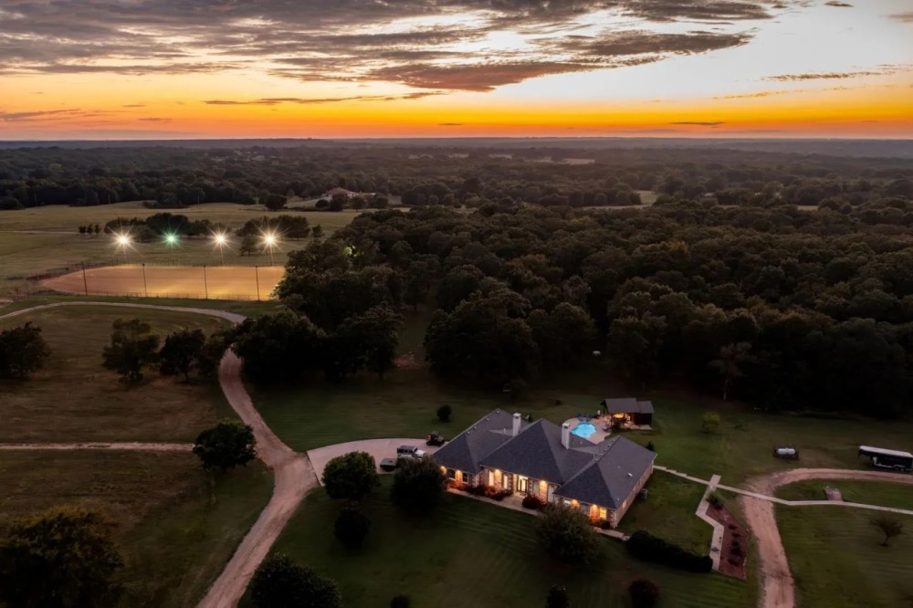 Luxury Horse Ranch with Lighted Roping Arena - Hunting Land for Sale ...